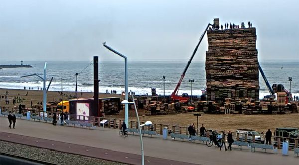 Pyromania: Holland on New Year’s Eve