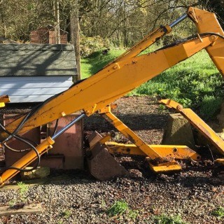 Back Hoe - General - Classifieds - Brittany - Angloinfo