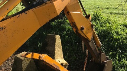 Back Hoe - General - Classifieds - Brittany - Angloinfo