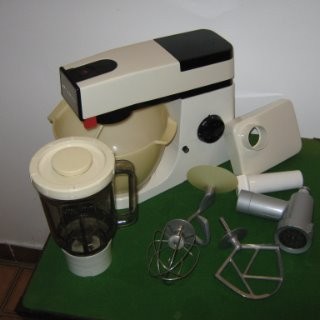 Kenwood A901 Chef Mixer - Home & Garden - Classifieds - Poitou ...